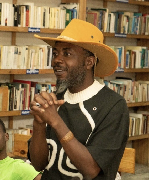 Le poète Inéma Jeudi remporte Le Grand Prix KOJÈS 2025 - Le Témoin